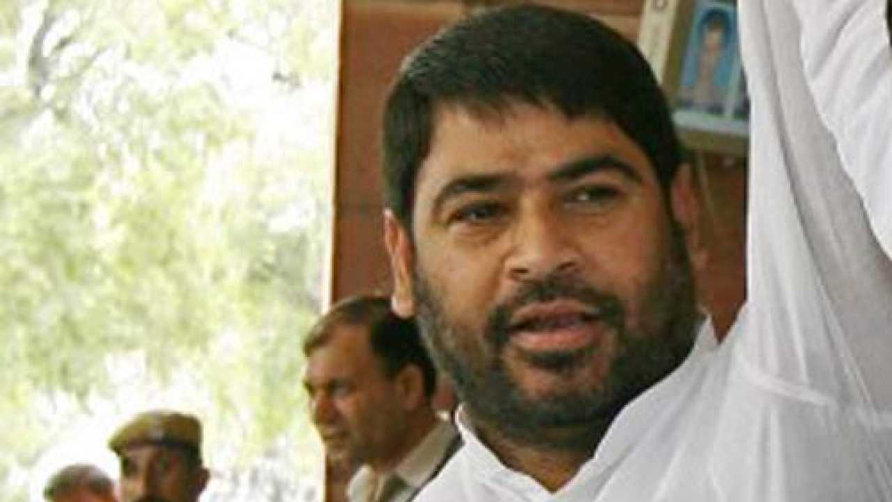 Congress expels Lalu's kin Sadhu Yadav for praising Narendra Modi
