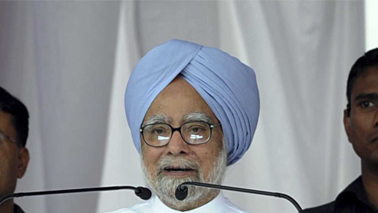 Combative PM Manmohan Singh blames BJP for economic ills