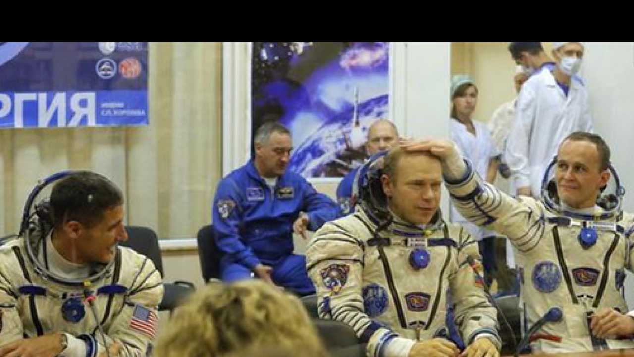 Joint Russian-US, Olympic torch bearing crew docks at International ...