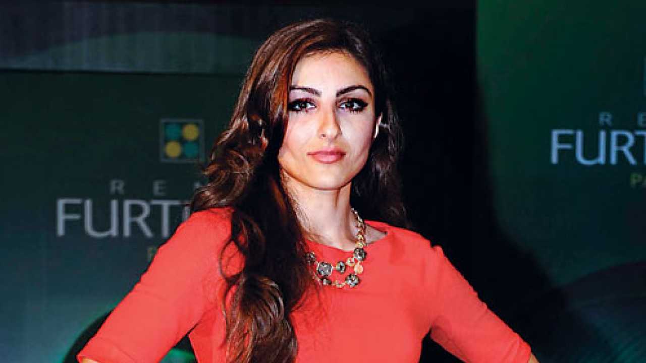 Soha Ali Khan, Shruti Hassan, Sophie Choudhry and Eijaz Khan jump on ...