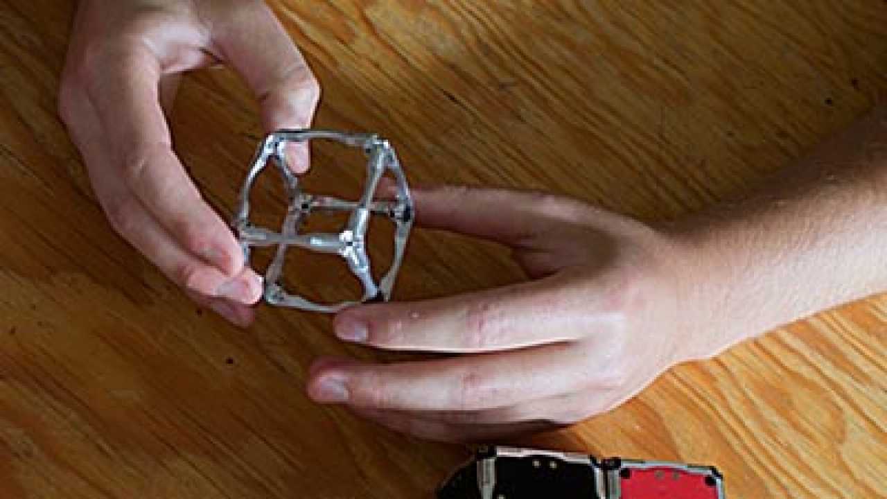 Mits New Self Assembling Acrobatic Cube Robots M Block Will Eventually Be Used For Emergencies
