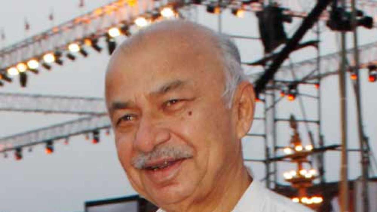 Sushilkumar Shinde says government making all efforts to tackle Naxalism