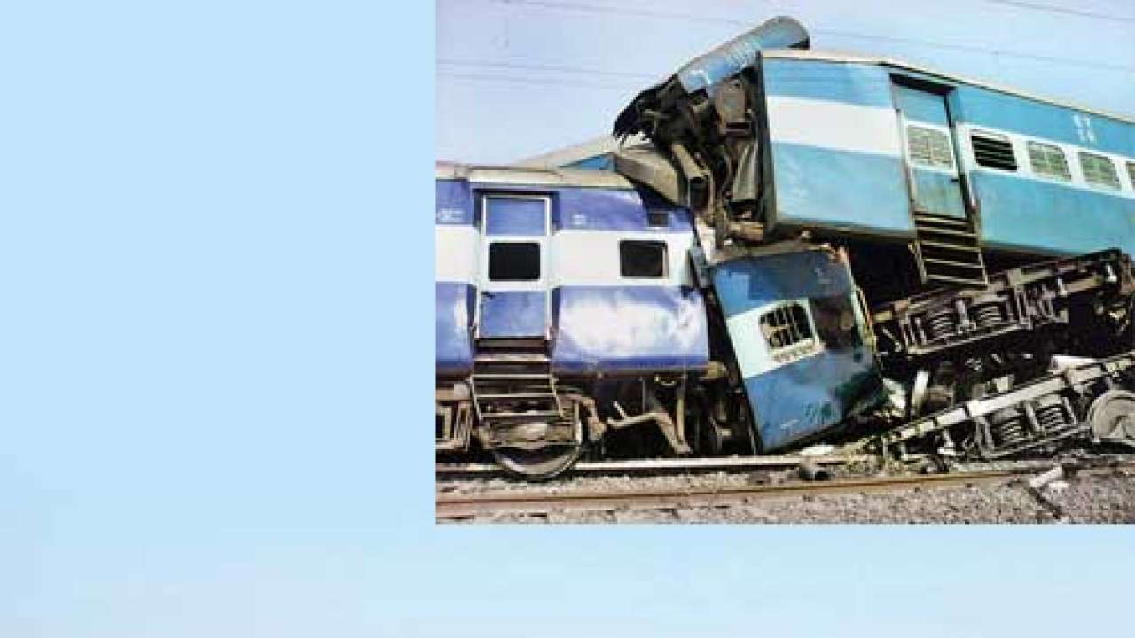 Mangala Express derails, 3 dead