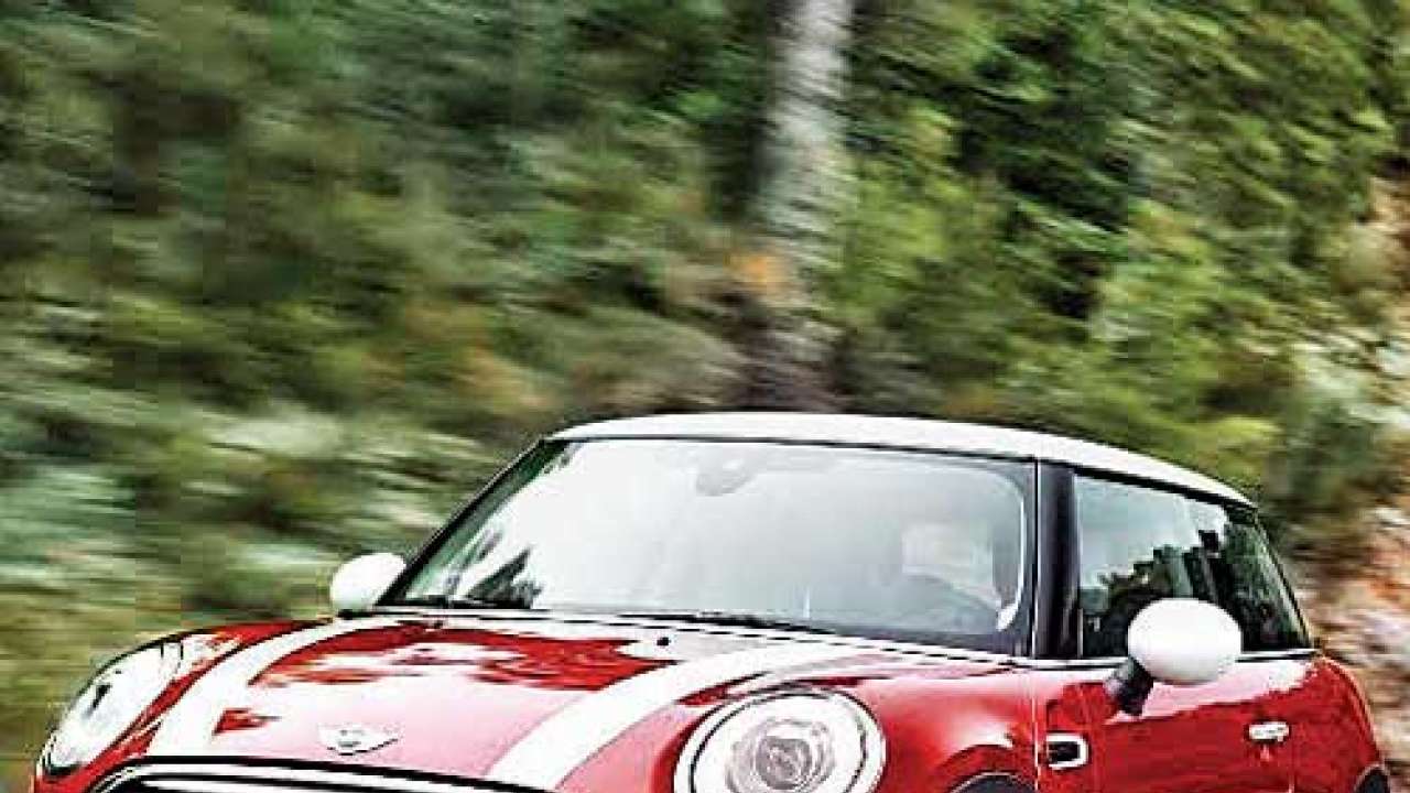 All-new MINI Hatch makes global debut, in style