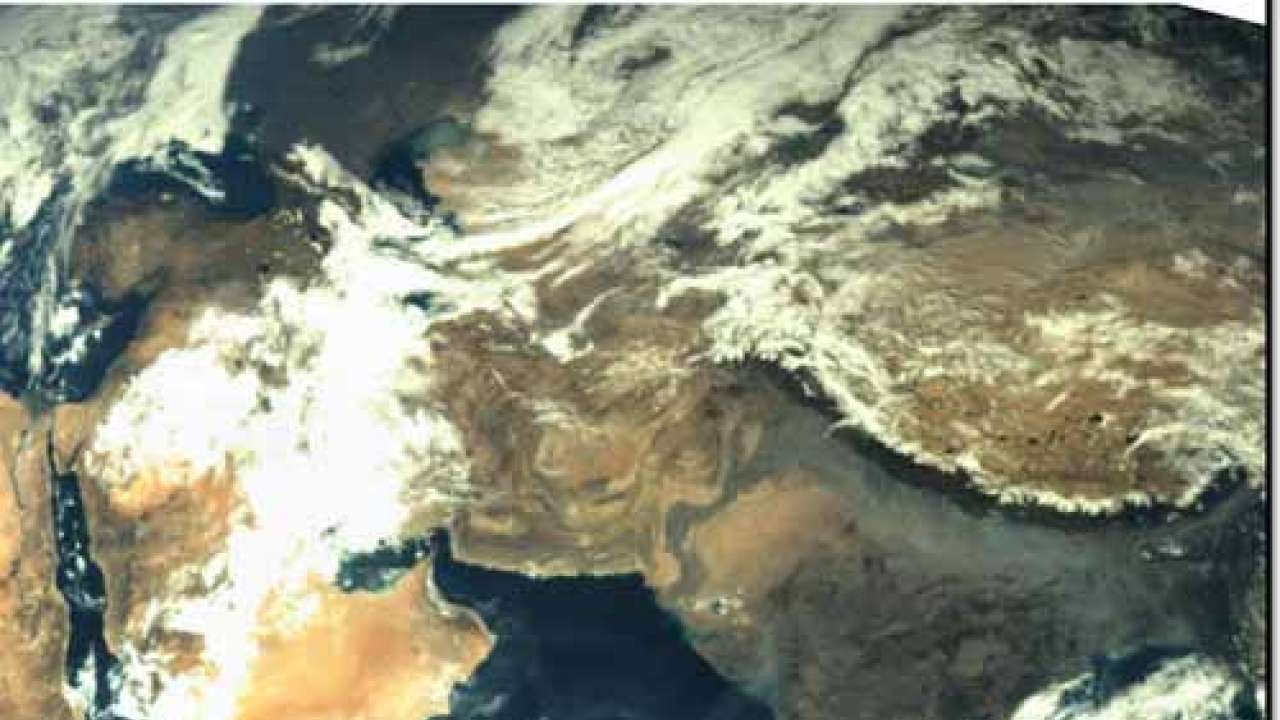 ISRO's Mars Orbiter sends first picture of Earth, cyclone Helen captured