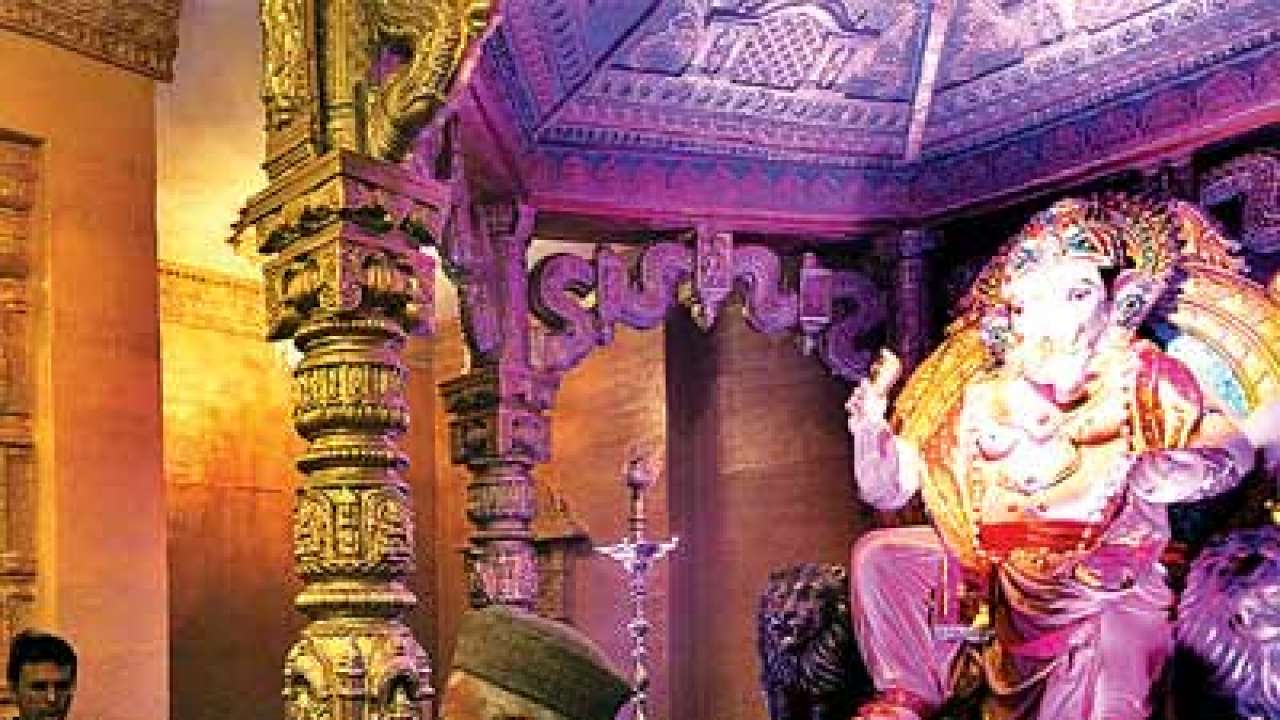 Mumbai breaks into Ganpati Bappa’s worship