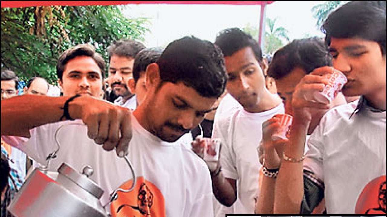 NaMo tea stalls, a new saffron party catchphrase in textile city