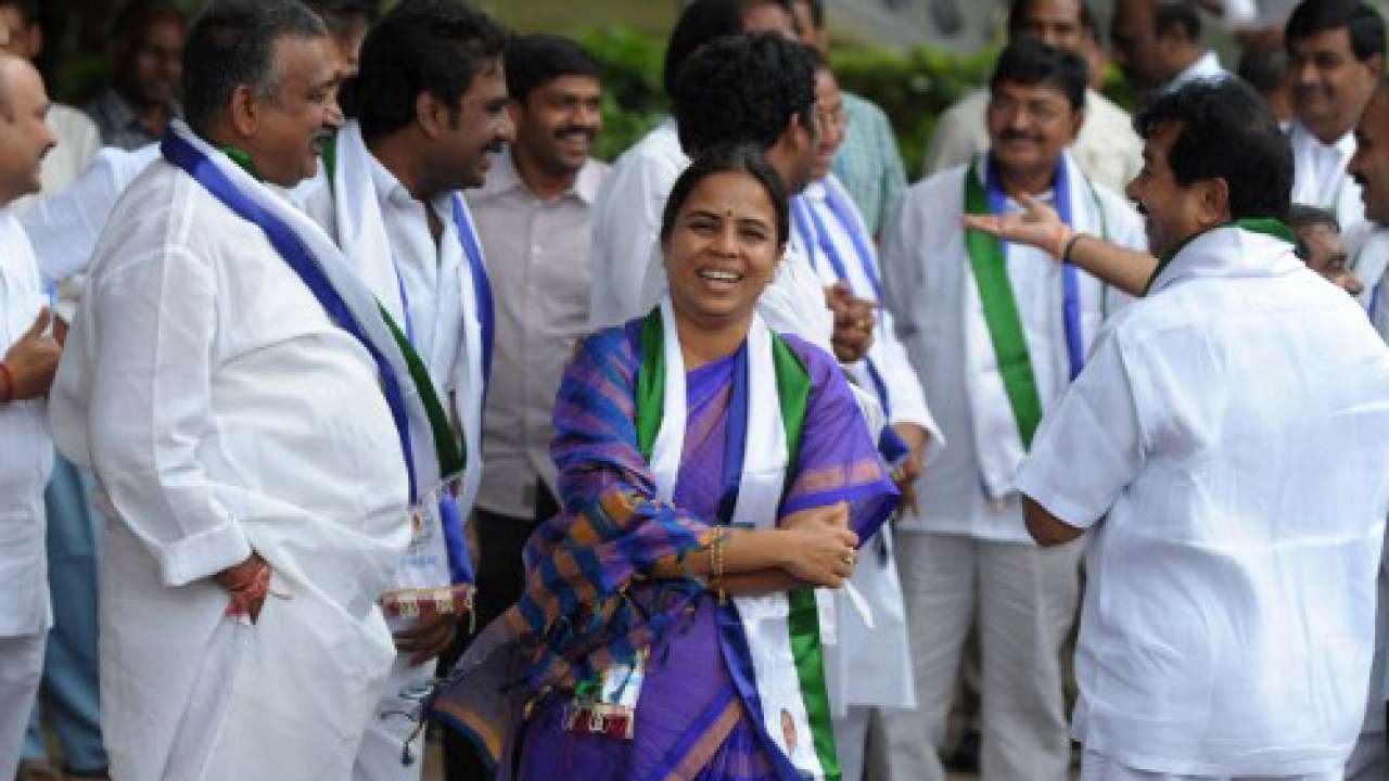 YSRC MLA Shobha Nagi Reddy succumbs to road mishap injuries