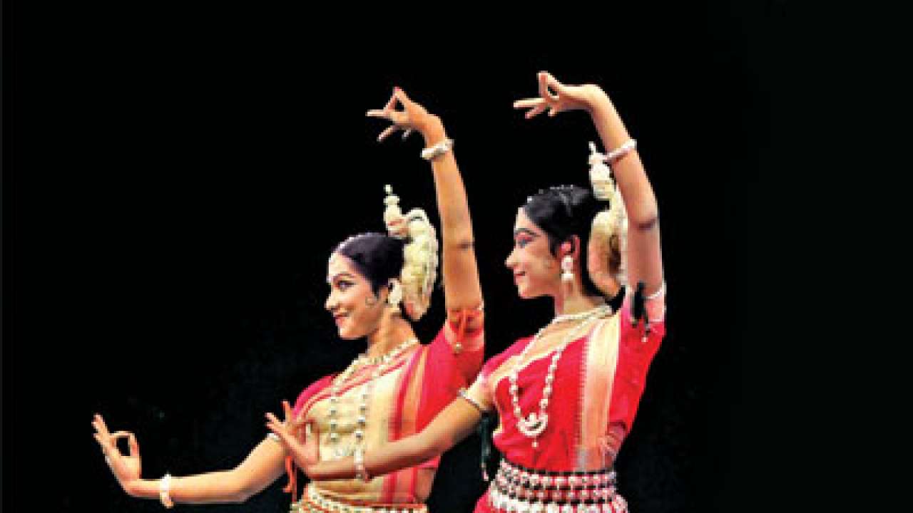 Dance mama, dance! Women who balance life and art every day