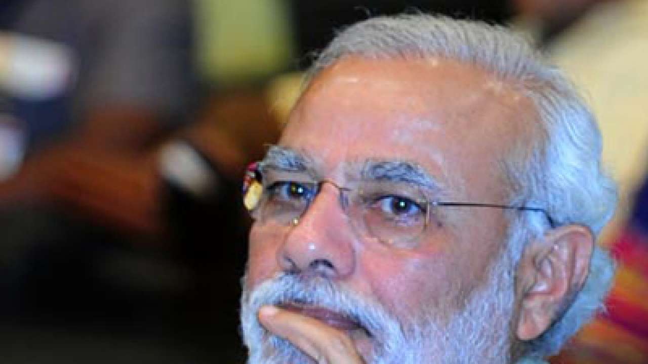 Narendra Modi visits Varanasi, offers prayers