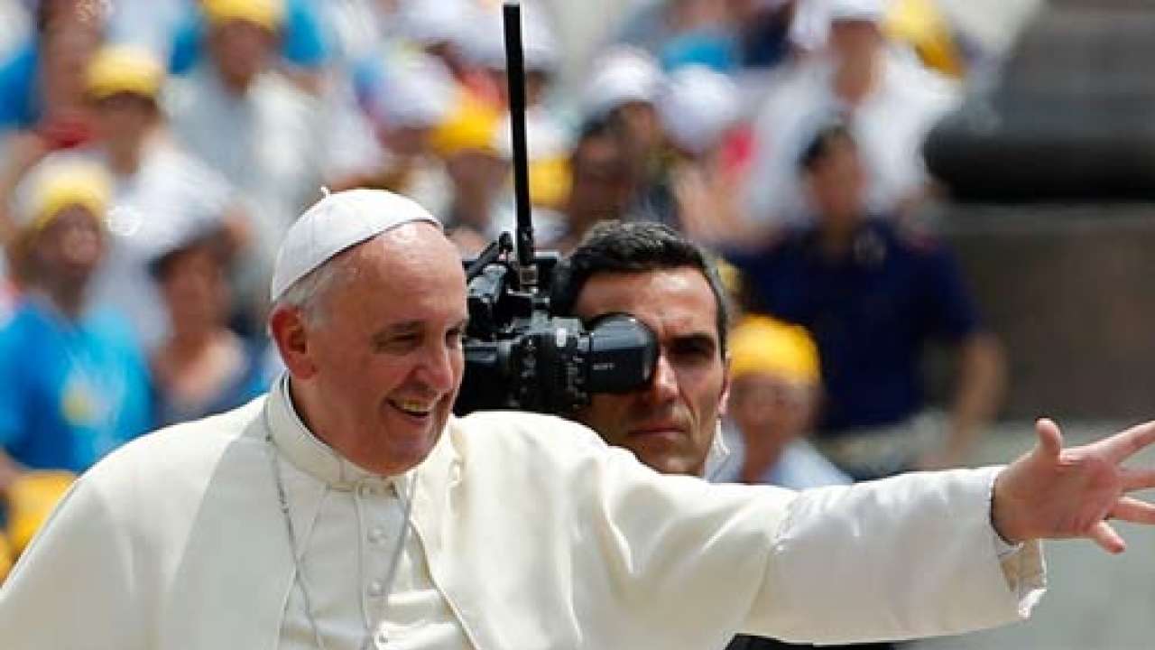 Pope Francis refuses to use bulletproof 'Popemobile'
