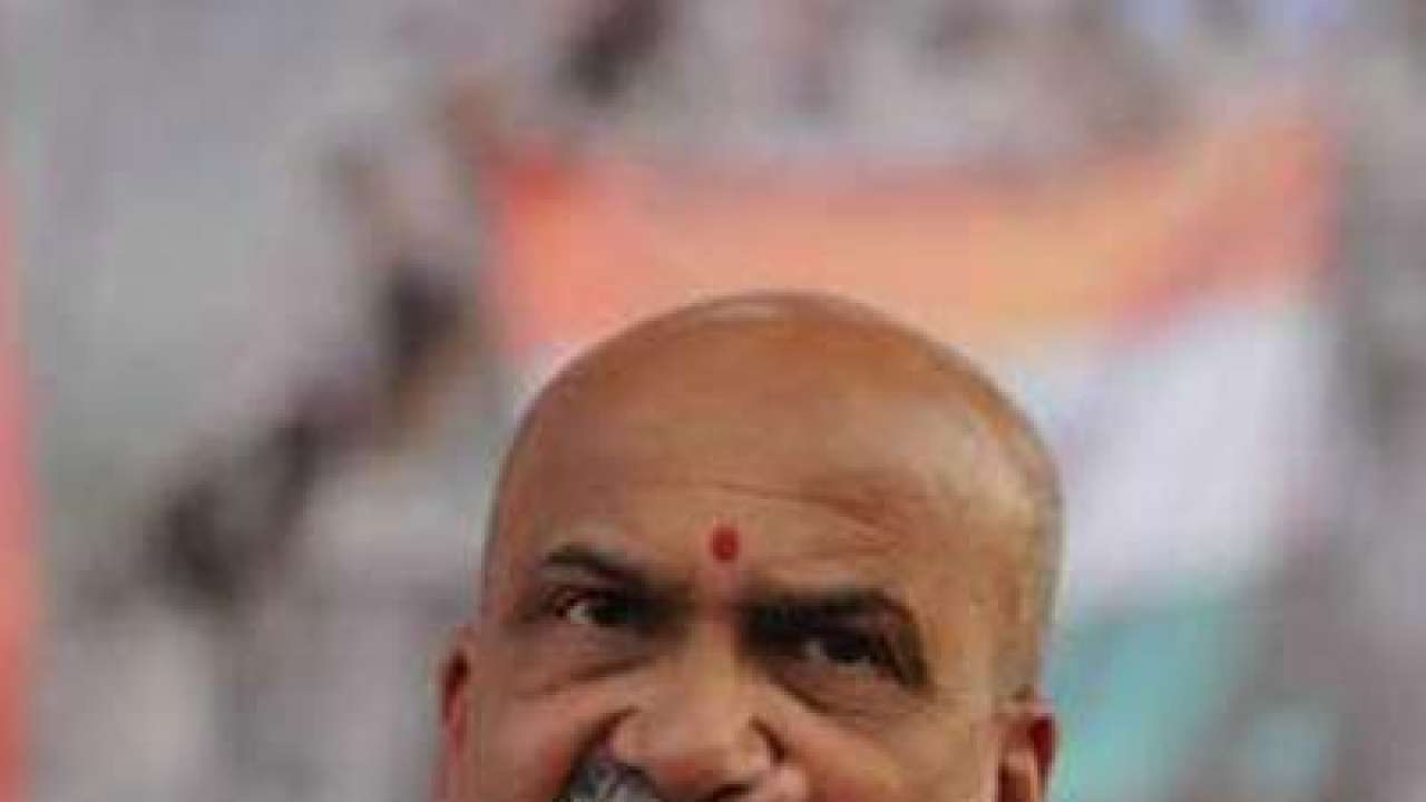 Pramod Muthalik welcomes remarks on girls visiting pubs in short dresses