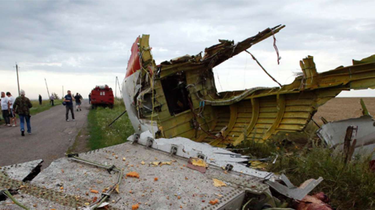 Malaysian plane #MH17 could have been hit by surface-to-air missile ...