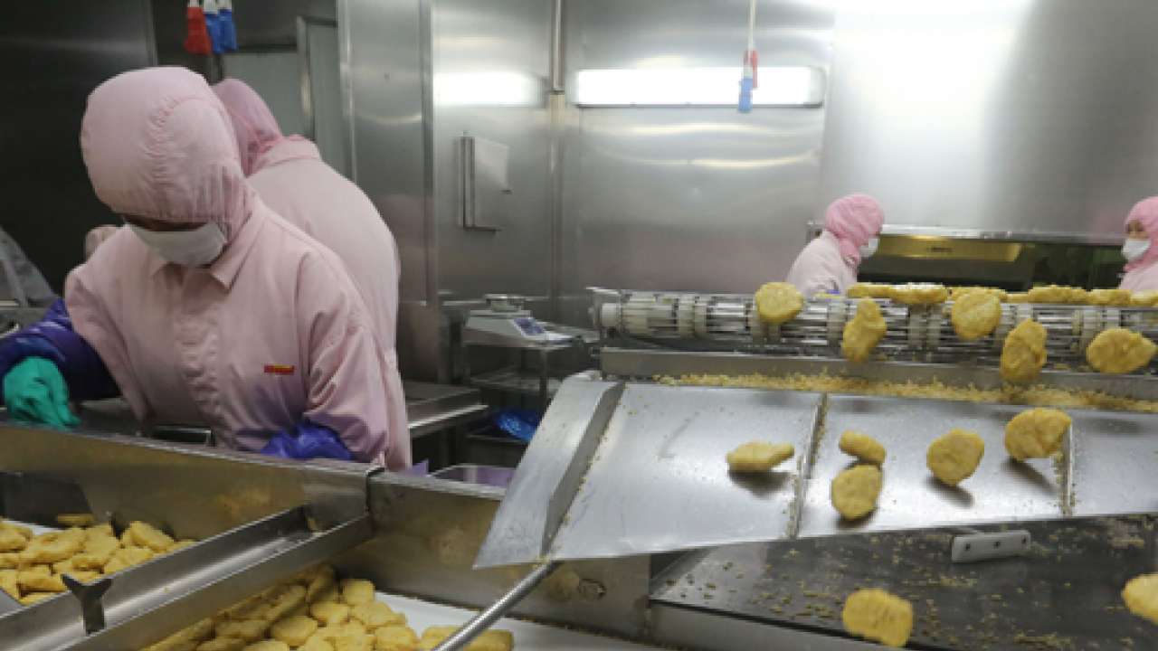 Five held in China food scandal probe, after uproar over video showing ...
