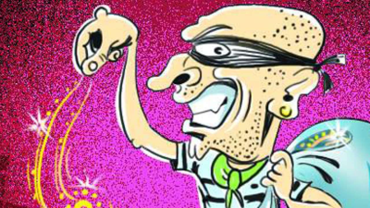 Three gold chains snatched in 45 minutes