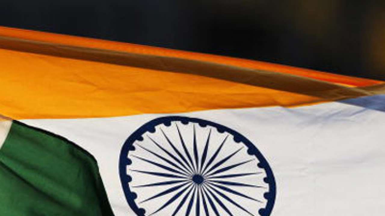 Coimbatore-based goldsmith makes world's smallest gold flag ahead of ...