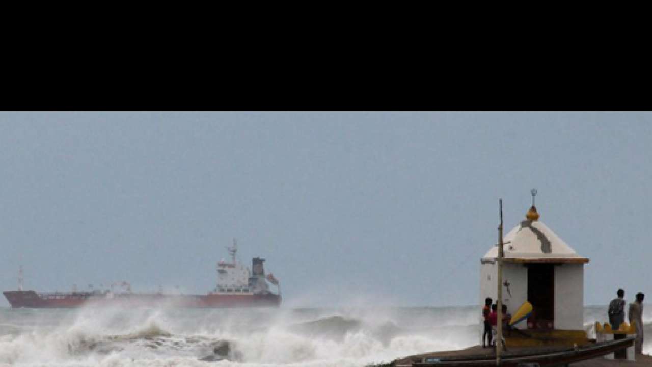 Cyclone Hudhud: IMD forecasts more damage in Vishakhapatnam