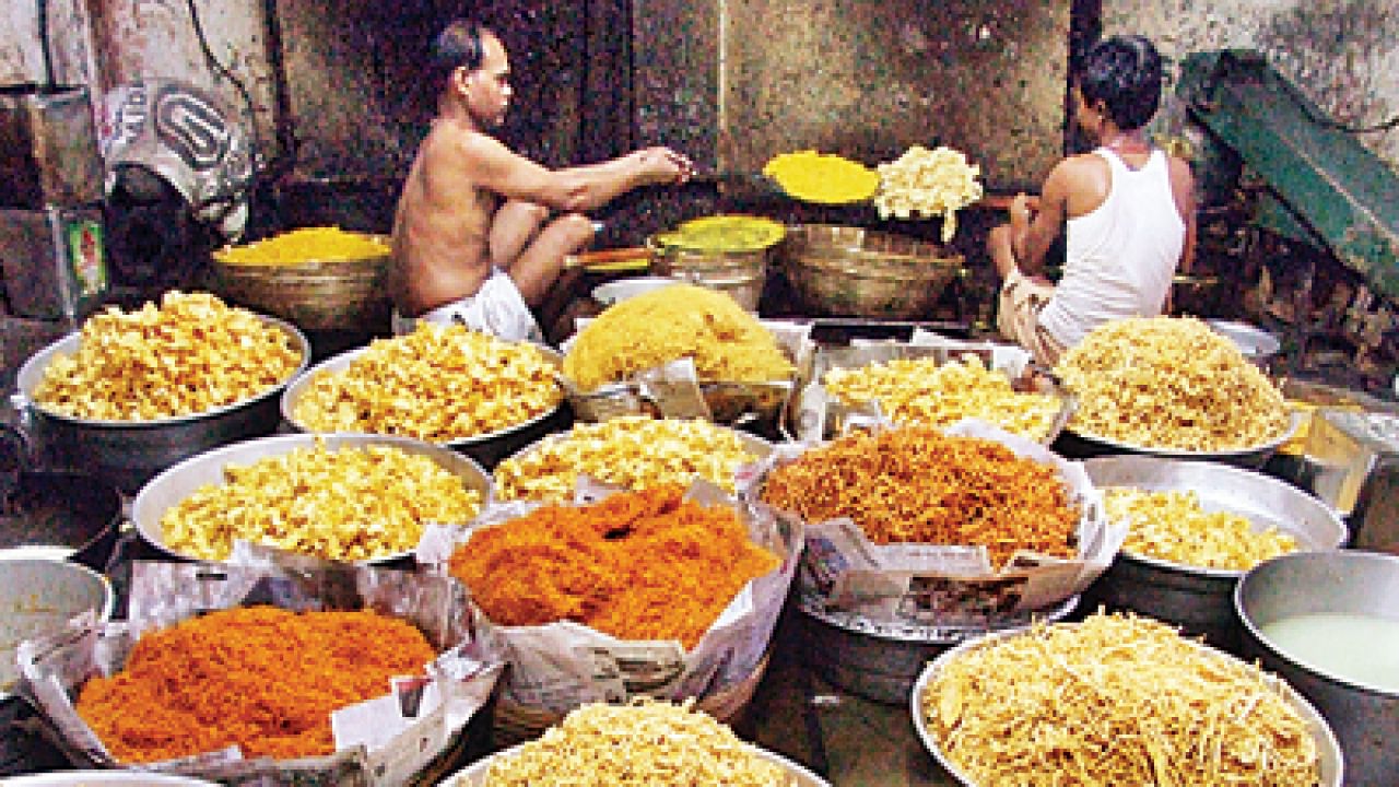 Festive craving for farsan begins, prices shoot up