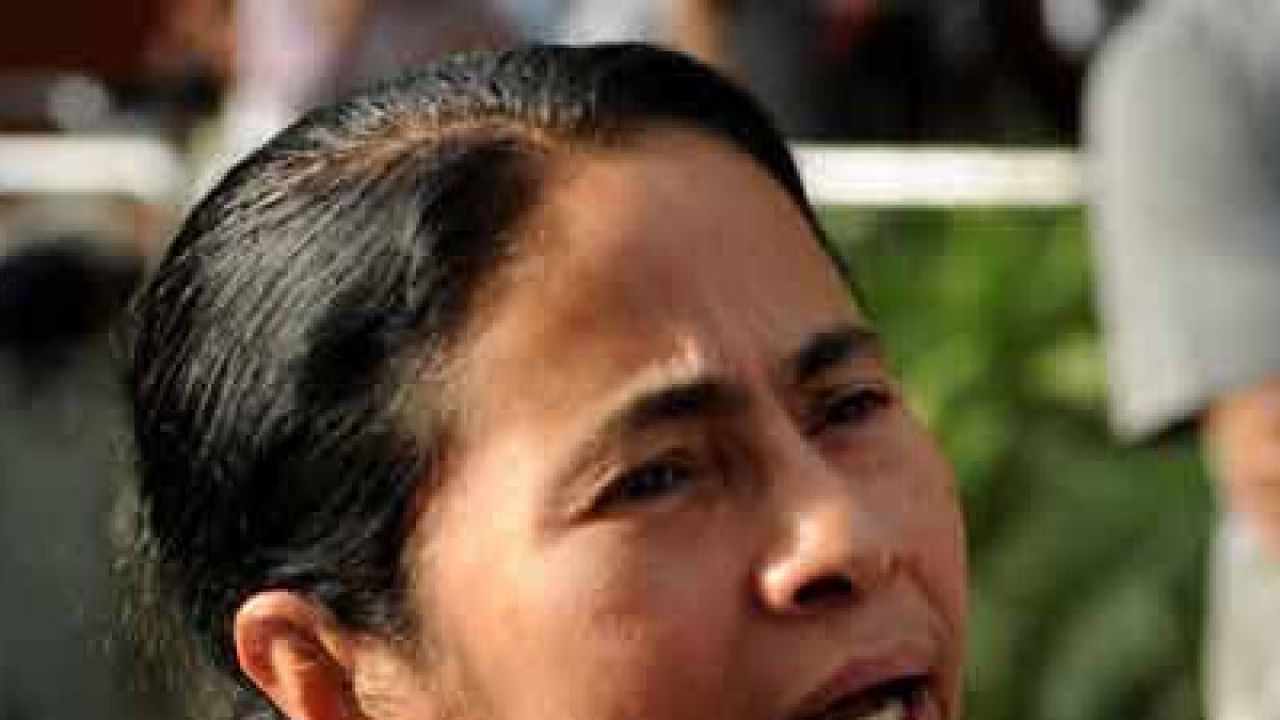 West Bengal CM Mamata Banerjee performs Kali puja at home