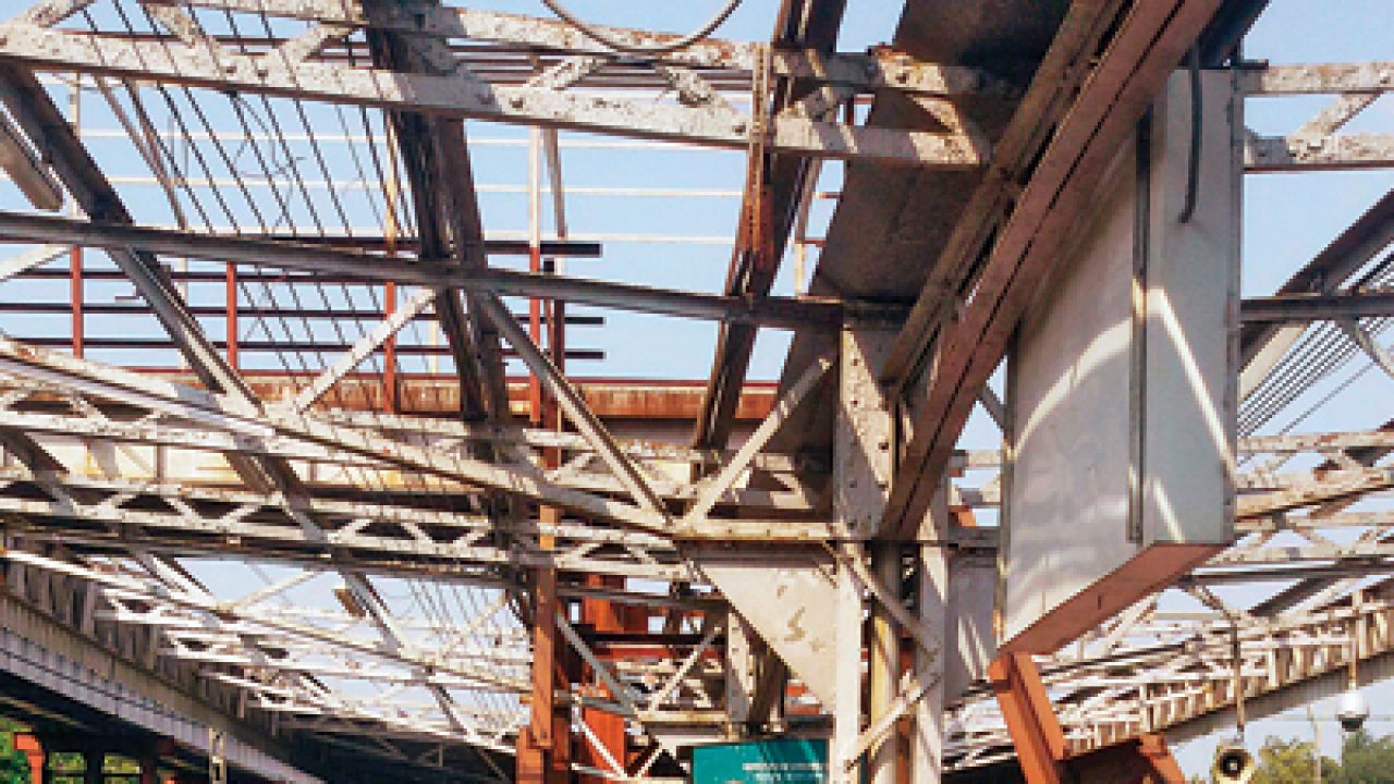 Matunga Road railway FOB work stopped despite 90% completion