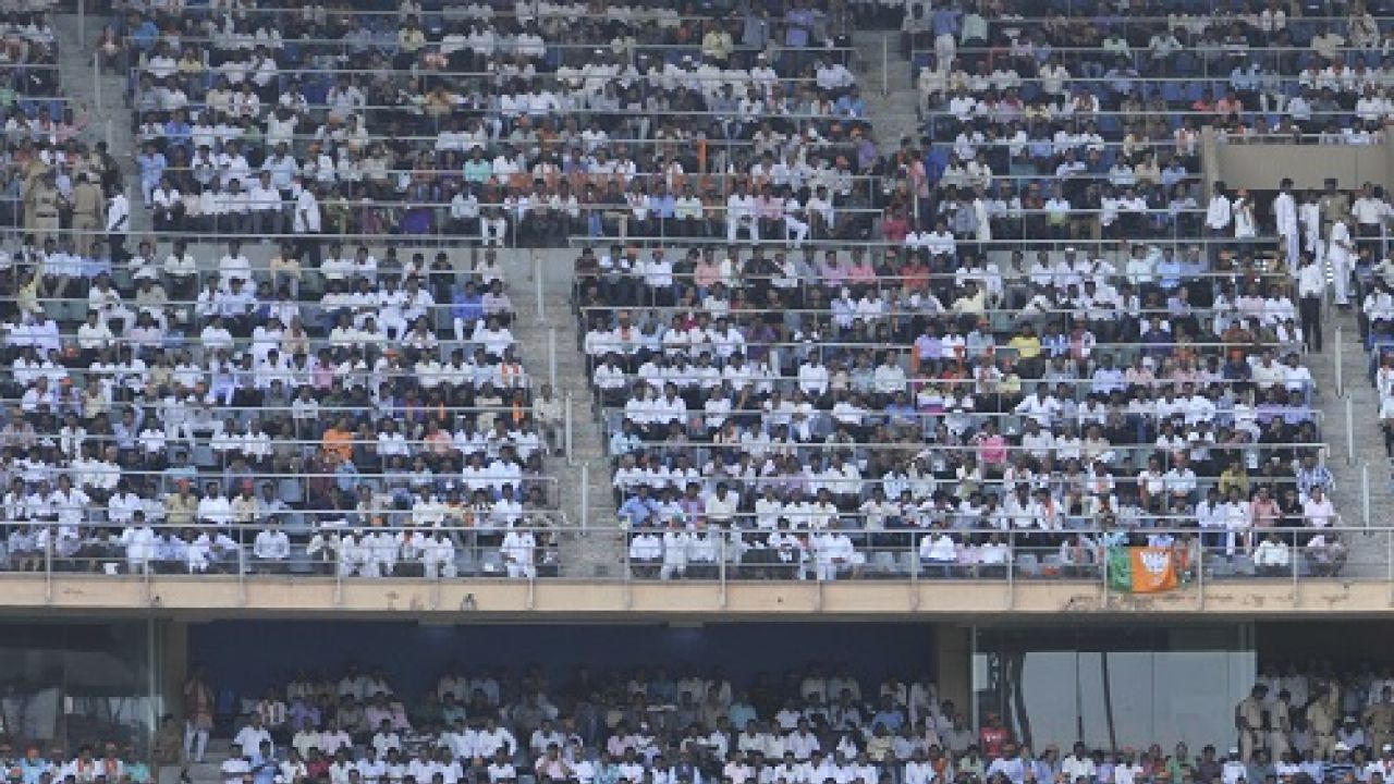 Wankhede overflows in mass frenzy for swearing-in ceremony
