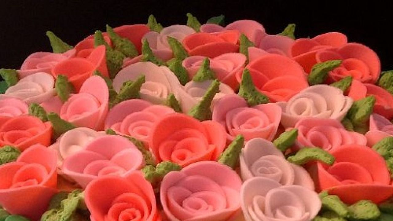 Bakers cook up 600-feet long eggless cake to celebrate 131st ...