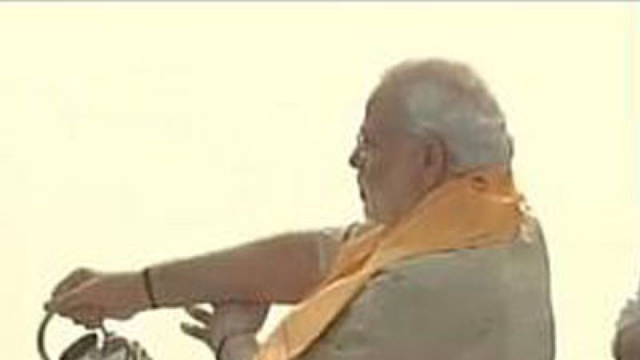 PM Narendra Modi offers prayers at Assi Ghat; nominates Uttar Pradesh ...