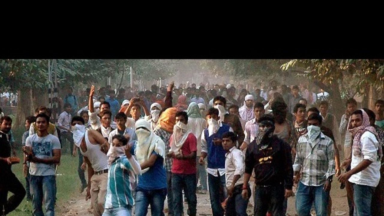 Protest turns violent at Banaras Hindu University as students demand ...