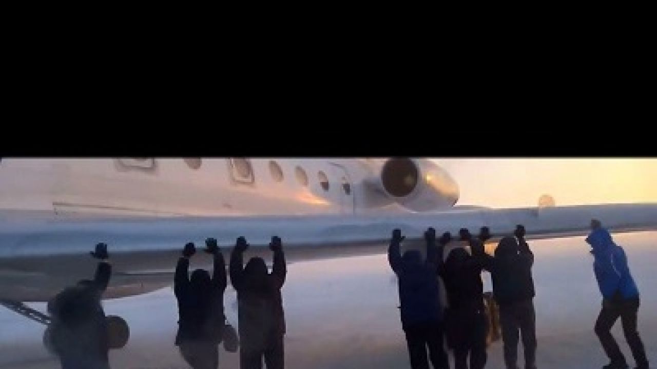 Watch: Passengers get out and push frozen Siberian plane on runway