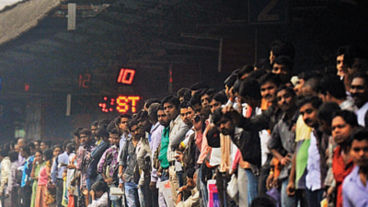 Railways reads the riot act to Central Railway over suburban delays