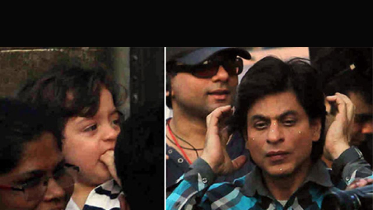 Shah Rukh Khan's baby Abram Khan watches while dad shoots for 'Fan'