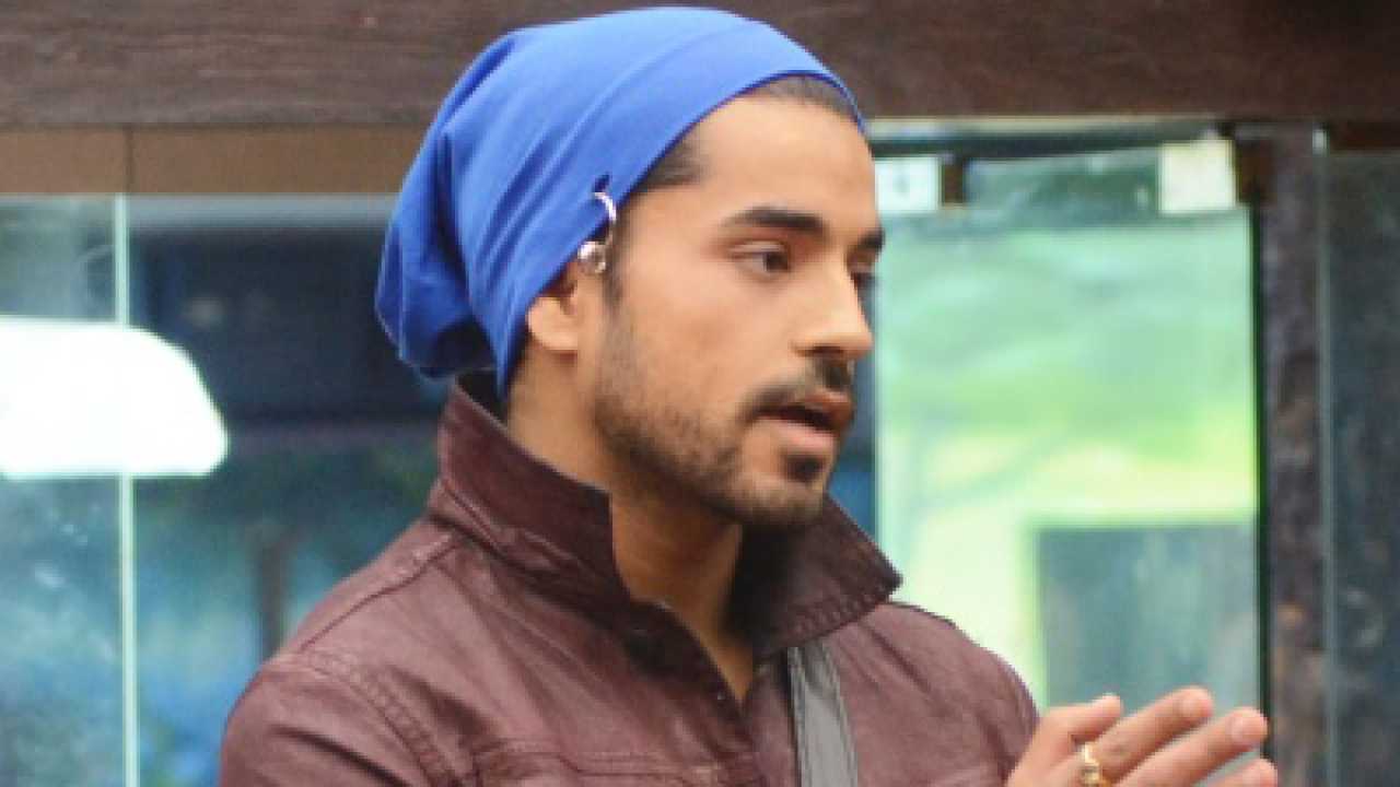 Bigg Boss 8 Sonali Rauts Team Asks Gautam Gulati To Shave His Head