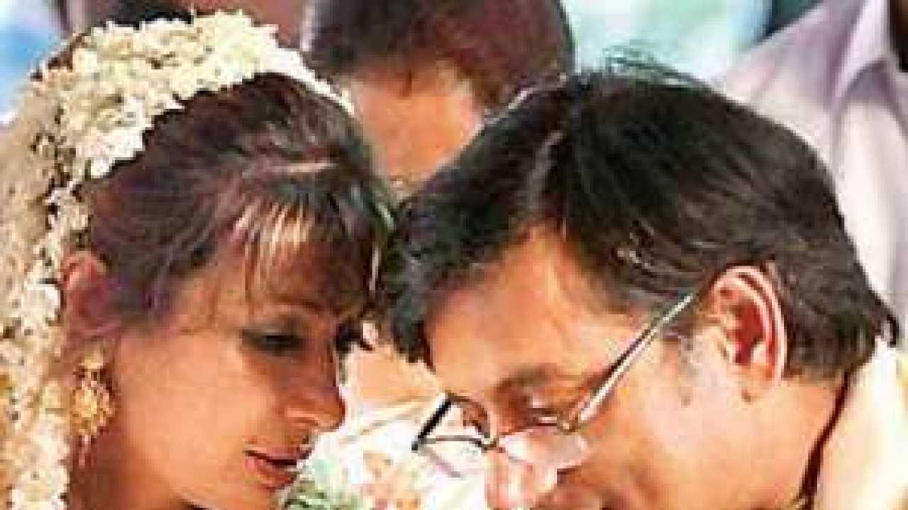 Sunanda Pushkar case: Delhi police asks Shashi Tharoor to join probe