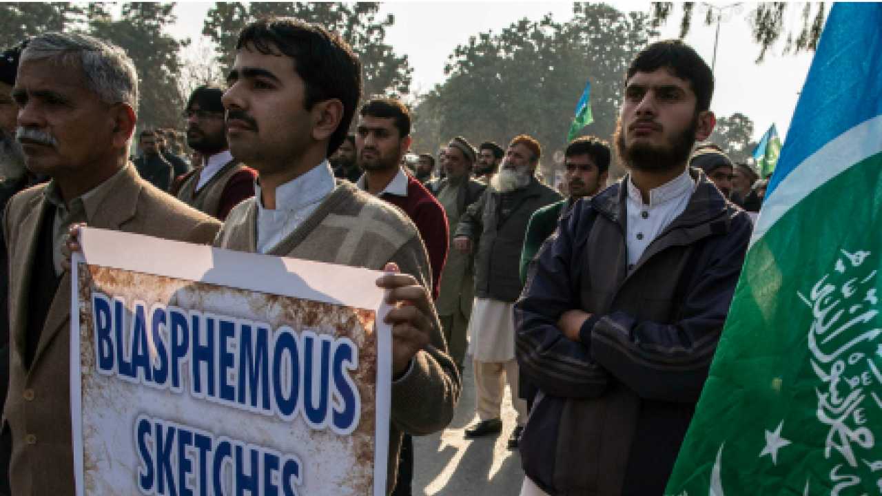 Photojournalist shot by anti-Charlie Hebdo protesters in Pakistan