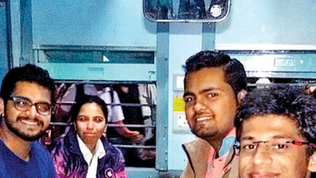 Delhi elections: 30 AAP members from Kalyan arrive in capital