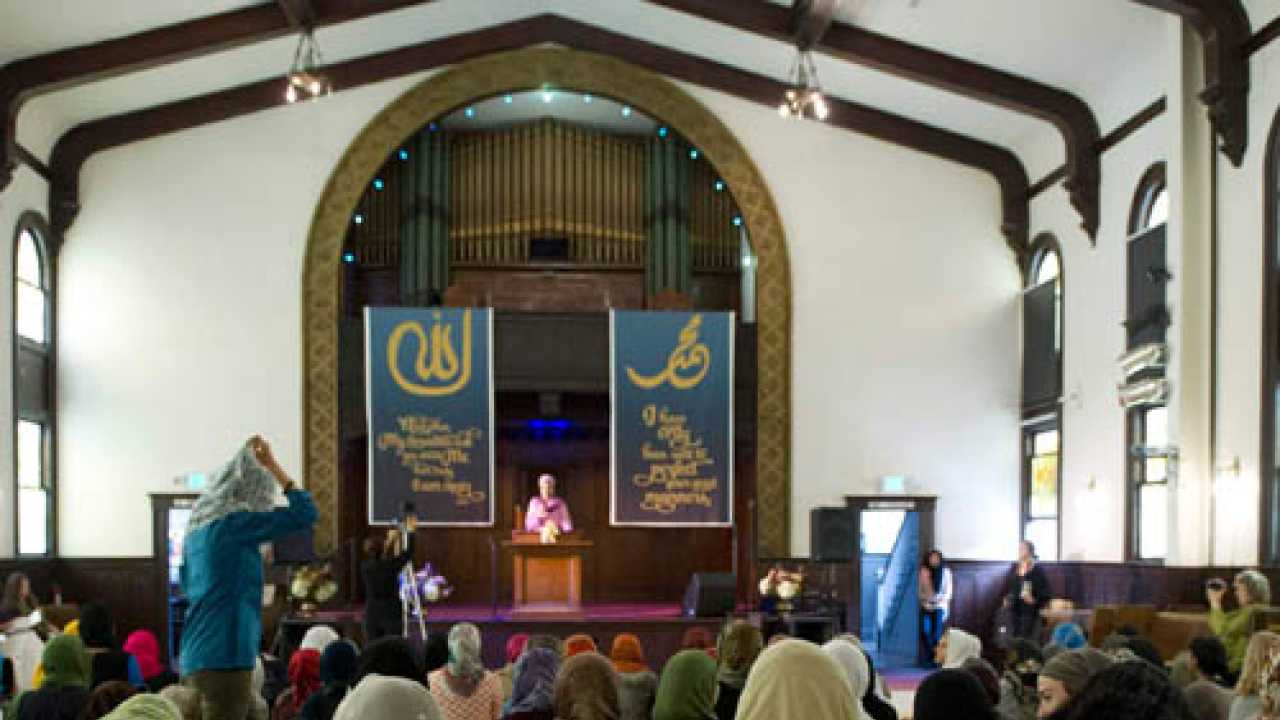 Los Angeles: Muslim women find empowerment in female-only Friday prayers