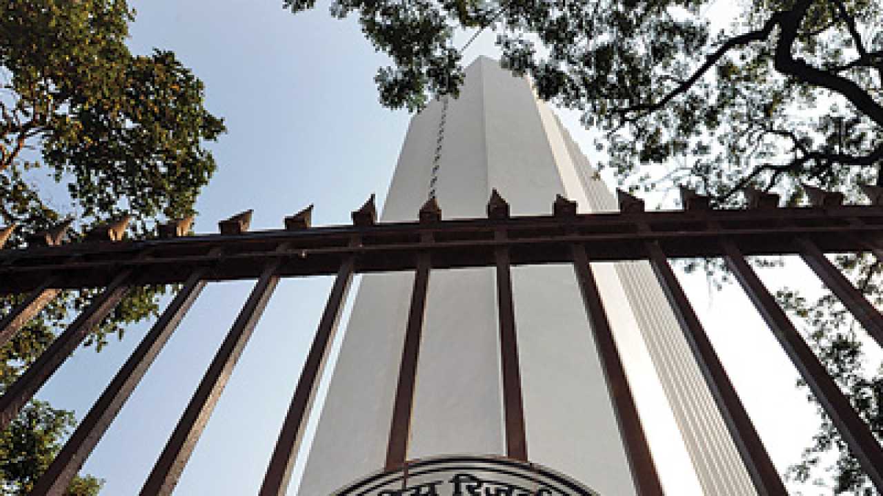 RBI cuts SLR, but consumers may not get any benefit now