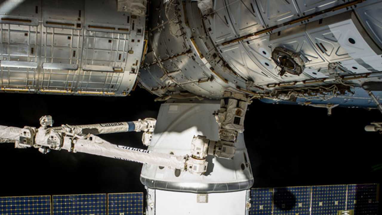 SpaceX Dragon capsule returns carrying experiments from ISS