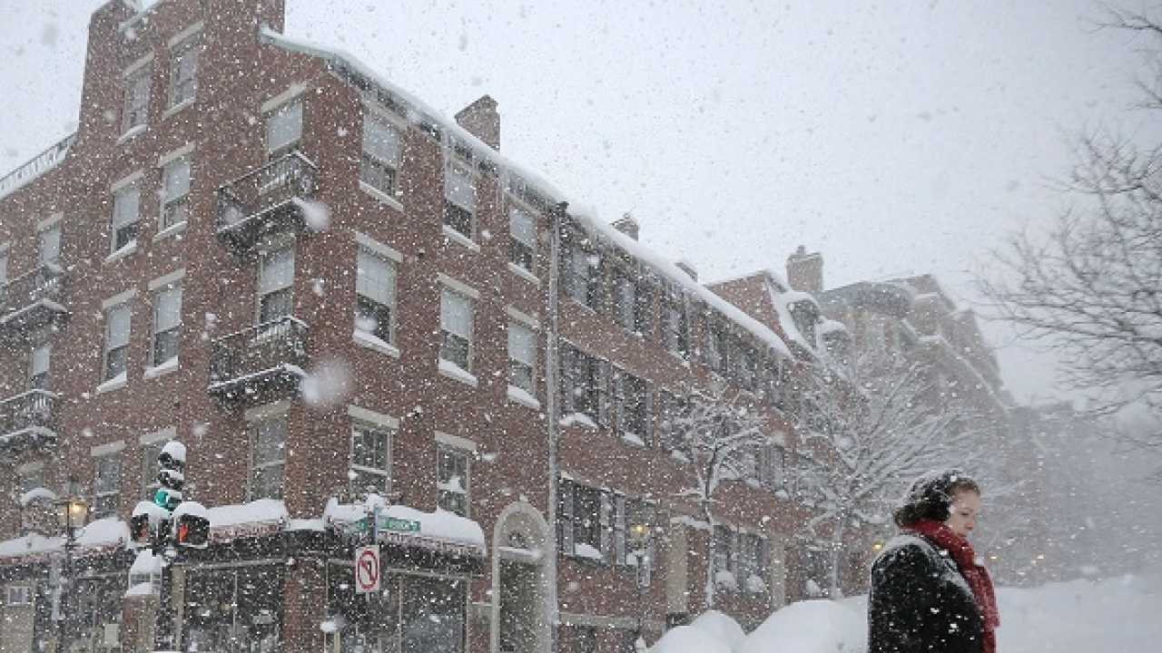 Icy storm cripples Washington DC, rages through central states of US