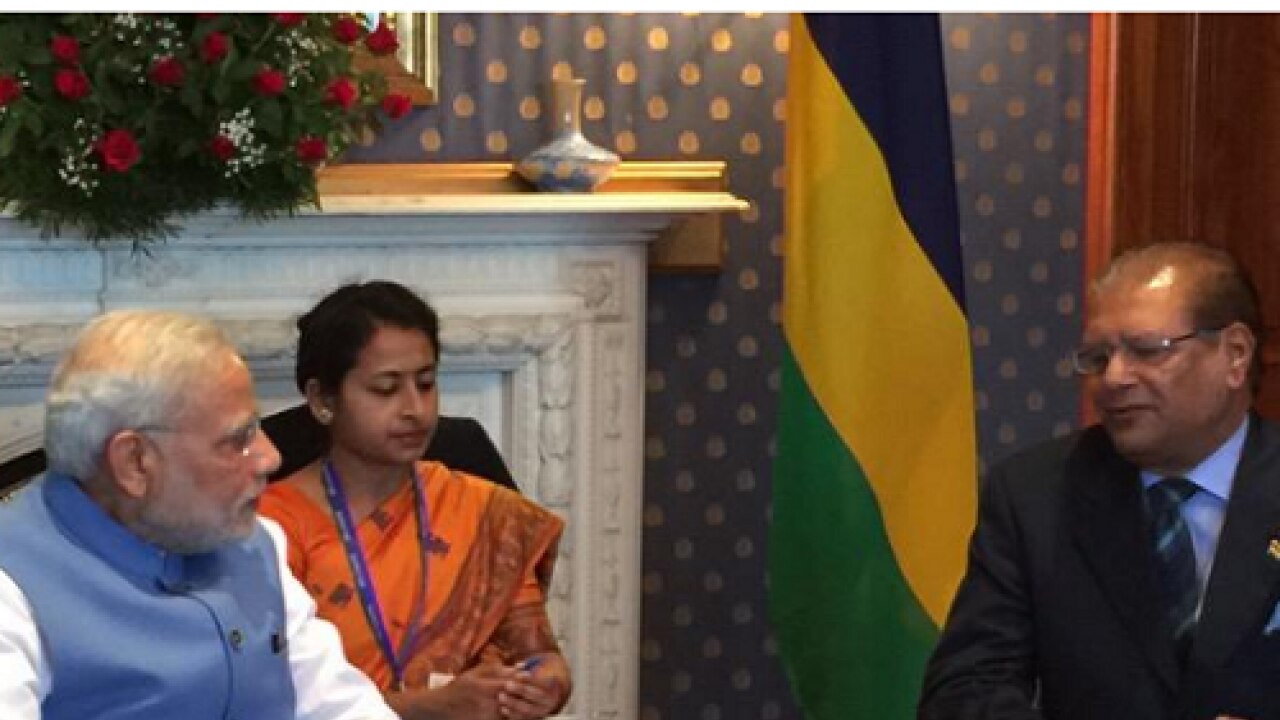 India offers US $500 million credit to Mauritius, 5 pacts signed