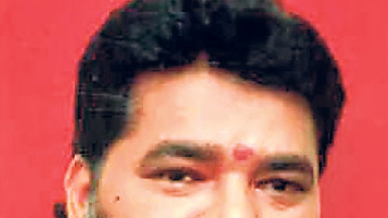 Gujarat minister's son accused of beating up eatery employee