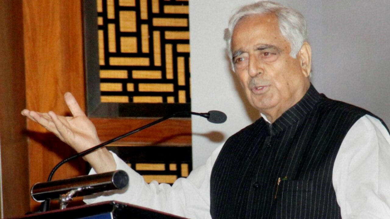 Hoisting of Pak flags: CM Mufti Sayeed promises action against Geelani