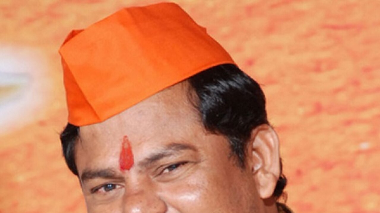 BJP MLA T Raja Singh shoves cop who stopped loud music, caught on ...