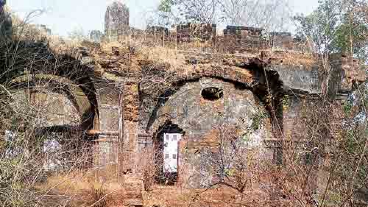 Monumental neglect: Protected Dutch Factory on the verge of a collapse