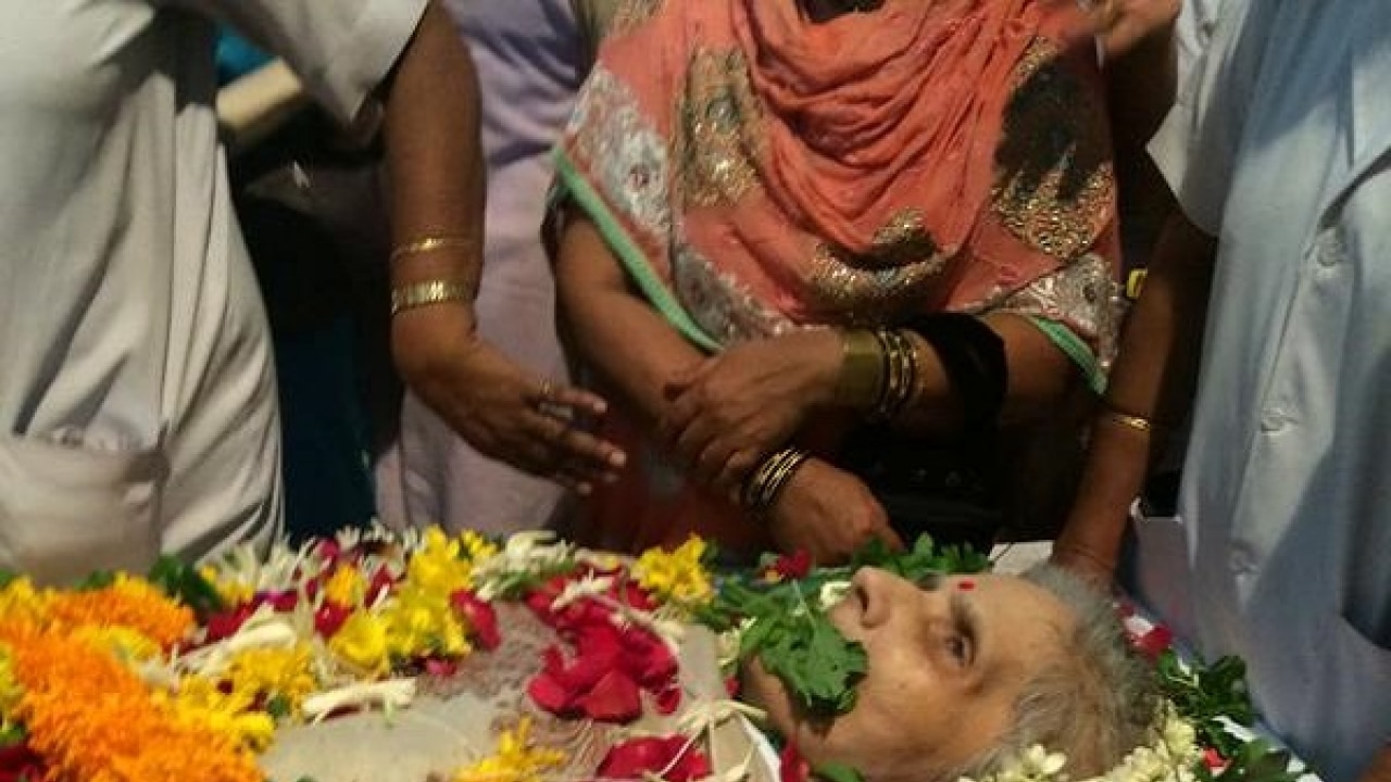 Aruna Shanbaug's KEM family, extended kin bid last goodbye