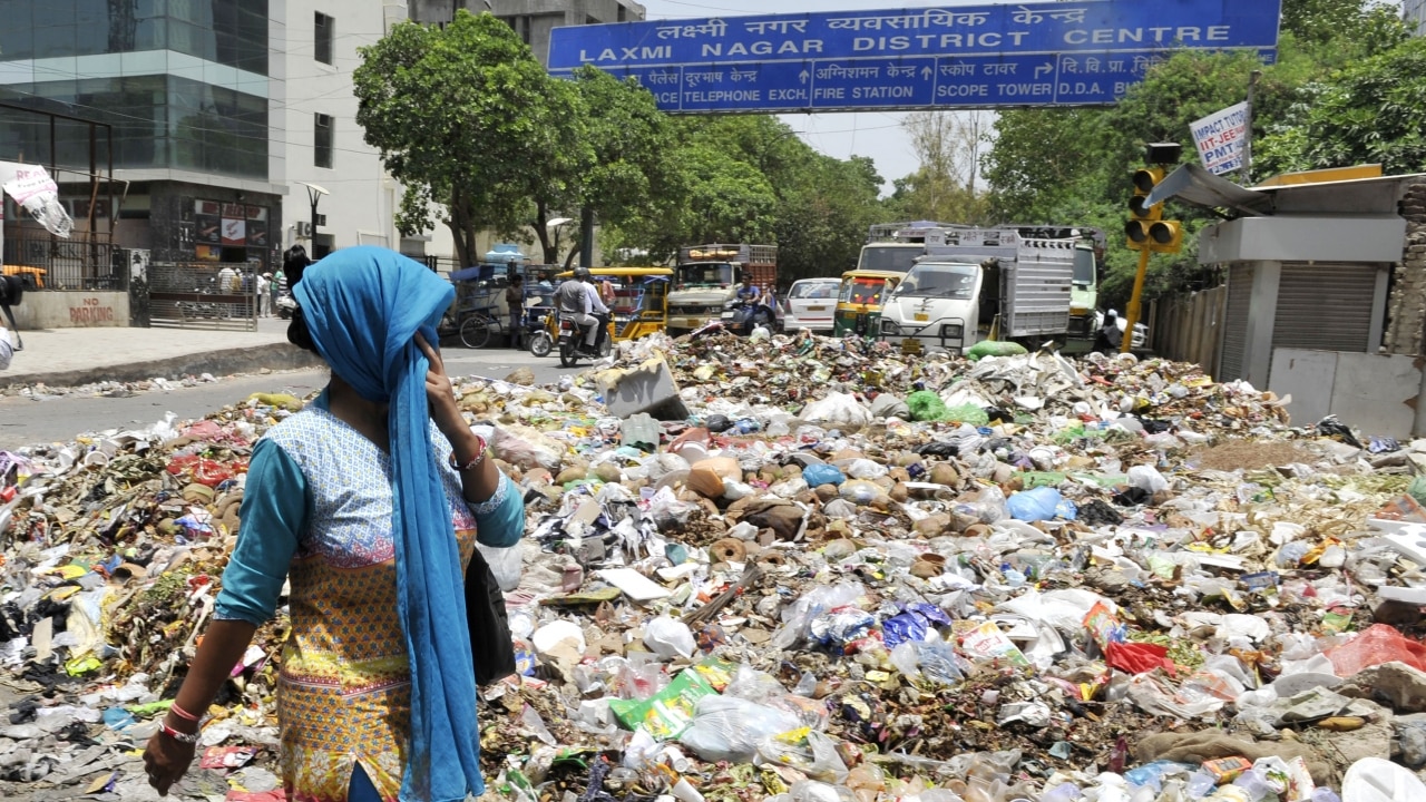 Horrific photos of east Delhi turning into a garbage dump