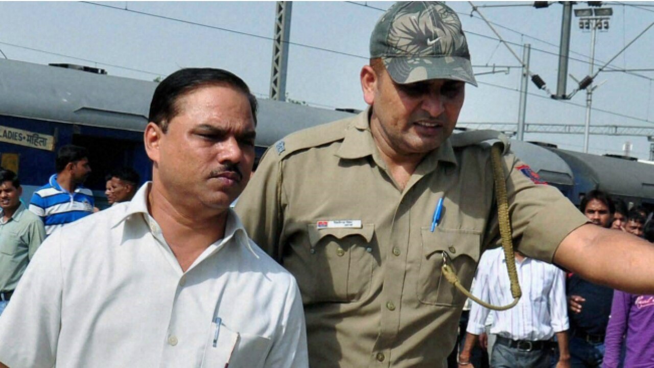 Fake degree case: Police custody of Jitender Singh Tomar extended by ...