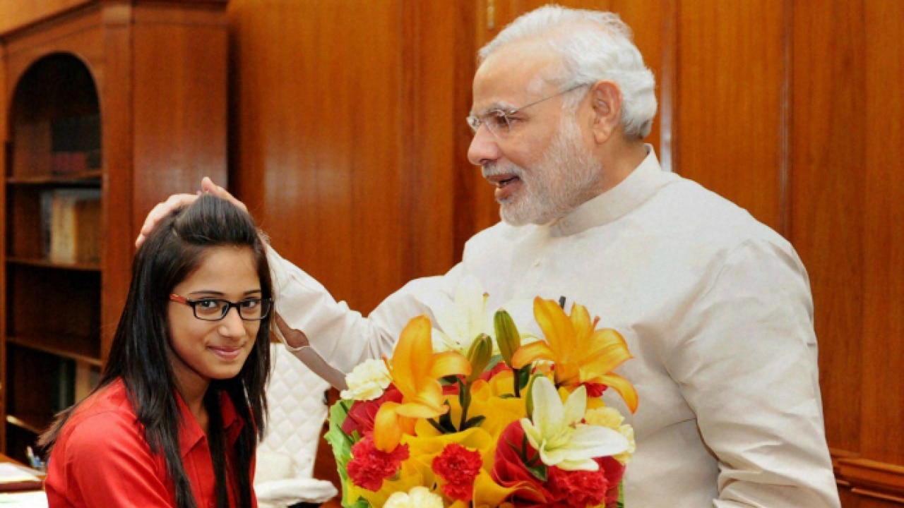 PM Narendra Modi meets Mumbai girl Maryam Asif Siddiqui, who won ...
