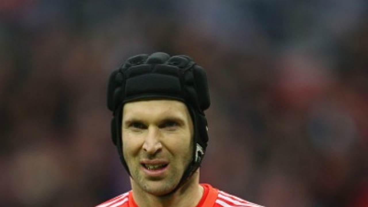 Arsenal complete signing of Petr Cech