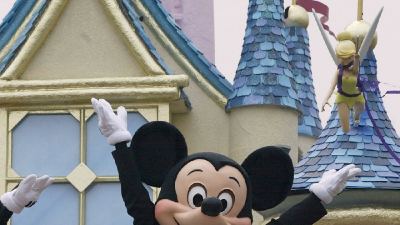 Disney Bans Selfie sticks From Theme Parks disney-bans-selfie-sticks-from-theme-parks